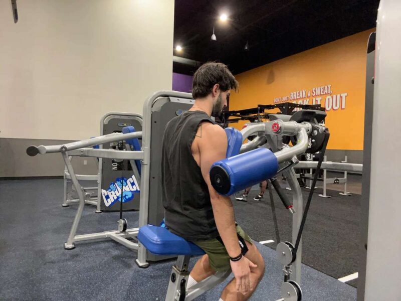 9 Best Gym Machines For Shoulder - YR Fitness