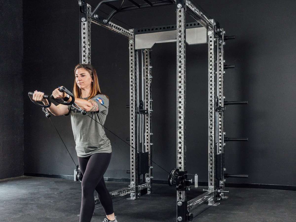 9 Best Gym Machines For Shoulder - YR Fitness