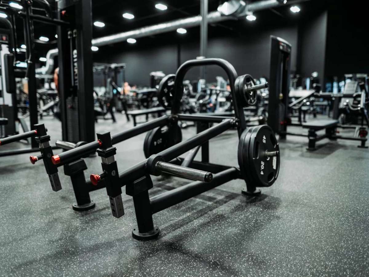 9 Best Gym Machines For Shoulder - YR Fitness