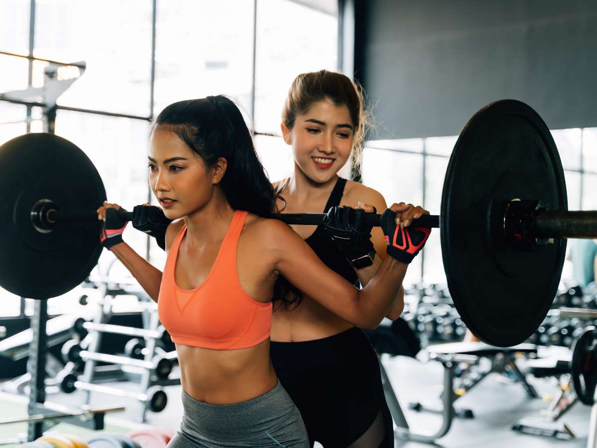Free Weights Vs Machine: A Quick Comparison Guide - YR Fitness