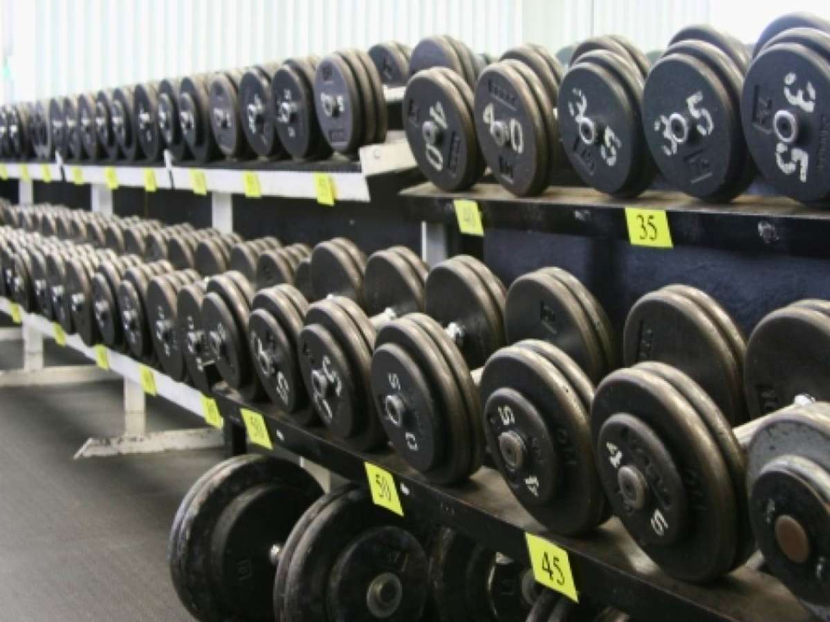 Smith Machines Vs Free Weights: What's The Difference - YR Fitness